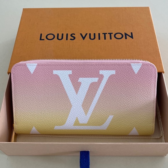 Louis Vuitton | Accessories | Louis Vuitton Giant Monogram By The Pool ...
